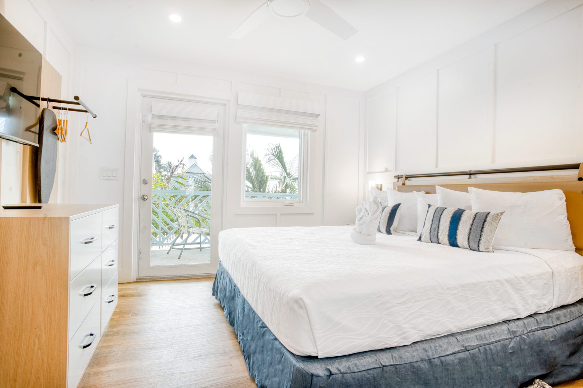 Offshore King Studio - Lighthouse Island Resort